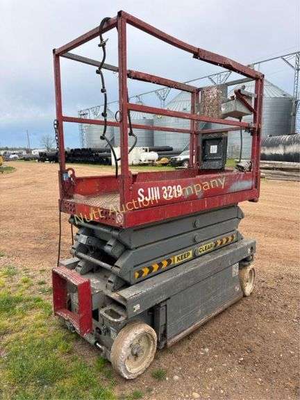 Skyjack SJIII 3219 Scissor Lift Skyjack SJIII 3219 Scissor Lift, 19 ft ...