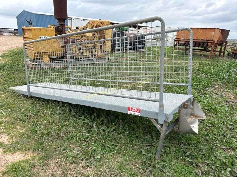 Cattle Loading Ramp, Steel, Mesh Panels - Nutt Auction