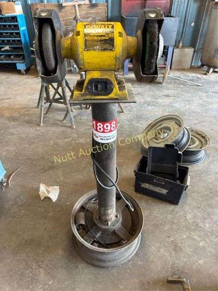 DEWALT DW758 Heavy Duty Bench Grinder 8-Inch 3600 RPM - Nutt Auction