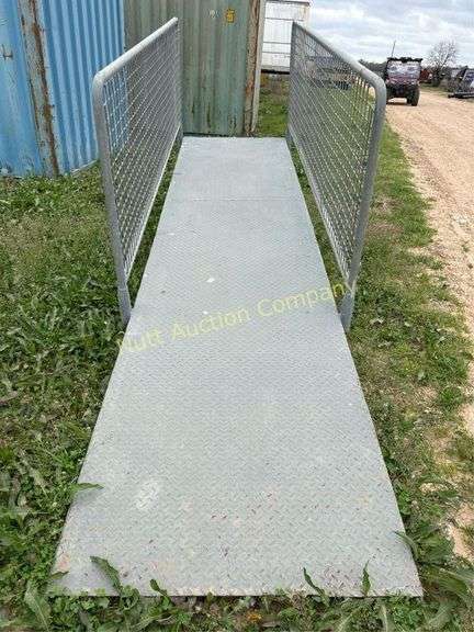 Cattle Loading Ramp, Steel, Mesh Panels - Nutt Auction