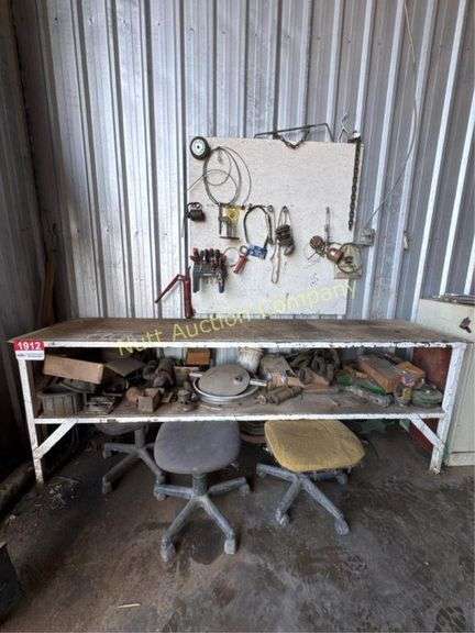 Steel work table with contents - Nutt Auction
