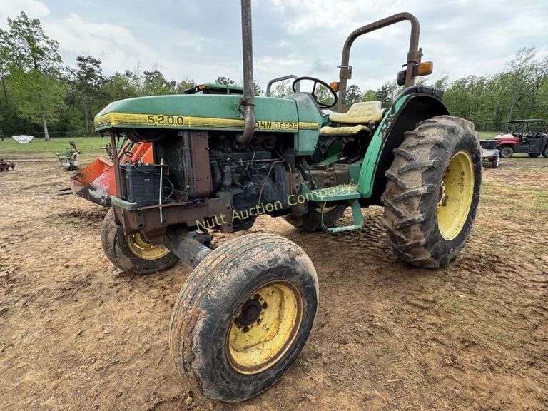 John Deere 5200 2WD Tractor Dual Rear Remotes Hours showing 2,826.6 ...