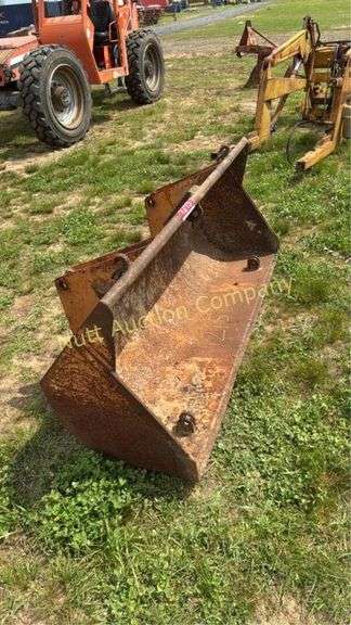 Case 480/580 Front Bucket 6' - Nutt Auction