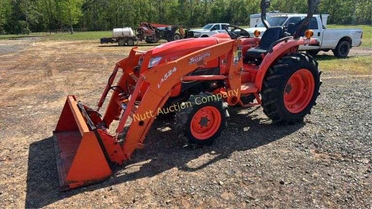 Kubota L3901 Tractor with LA524 Loader 66.7 hours showing, 1 hour on ...