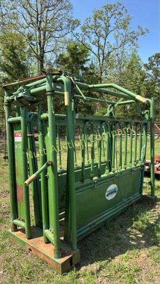Powder River Cattle Squeeze Chute - Nutt Auction