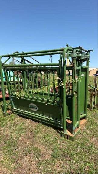 Powder River Cattle Squeeze Chute - Nutt Auction