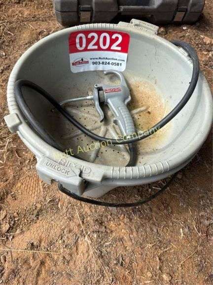 RIDGID 418 Pipe Threading Oiler - Nutt Auction