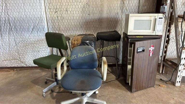 Mini Fridge with Freezer, Microwave & office chairs - Nutt Auction