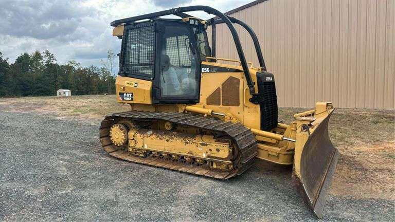 Cat D5K Dozer, 2011 Model, 6 way Blade, Cat Overhead Radio/CD Player ...