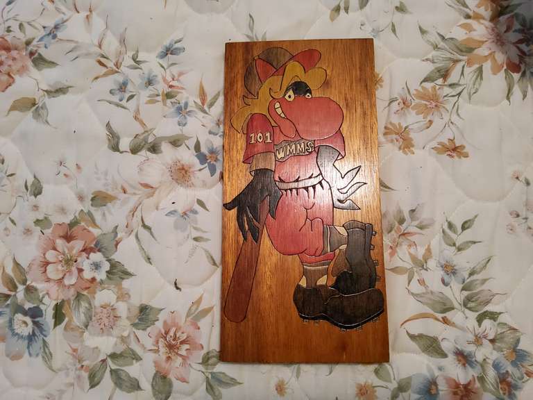 WMMS HANDMADE WALL HANGER 1 Online Auctions LLC