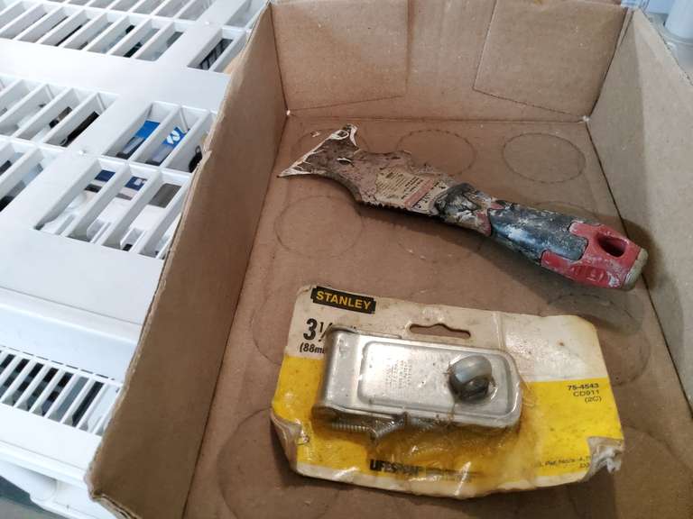 VINTAGE, CB RADIO, LAMP PARTS AND MORE! - #1 Online Auctions LLC