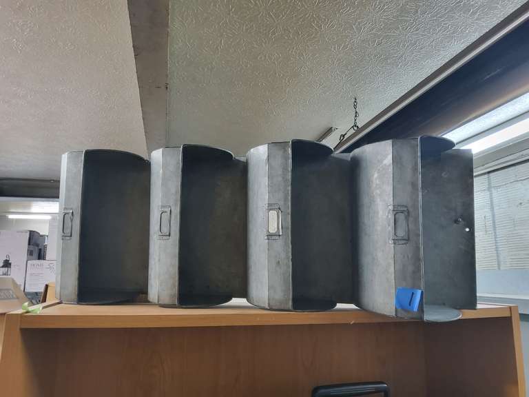 COOL WALL ORGANIZER AND MORE! - #1 Online Auctions LLC