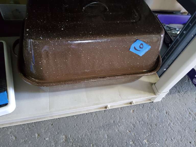 TUPPERWARE, ROASTER PAN AND MORE! - #1 Online Auctions LLC