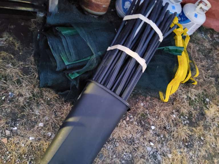 NETTING AND POLES, MAKE A GOOD SNOW FENCE OR ? - #1 Online Auctions LLC