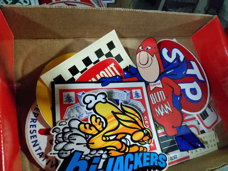 STICKERS, DECOR AND MORE! - #1 Online Auctions LLC