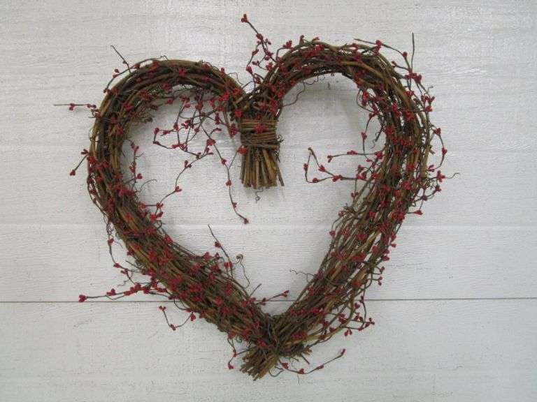 Grapevine Heart Shaped Wreath - 20" x 20" - Oberman Auctions