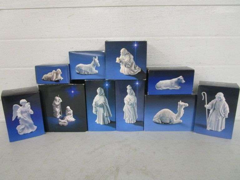 10 Pc. Avon Nativity Set w/Boxes - Oberman Auctions