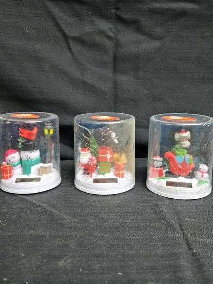 Christmas Solar Power Items - Oberman Auctions
