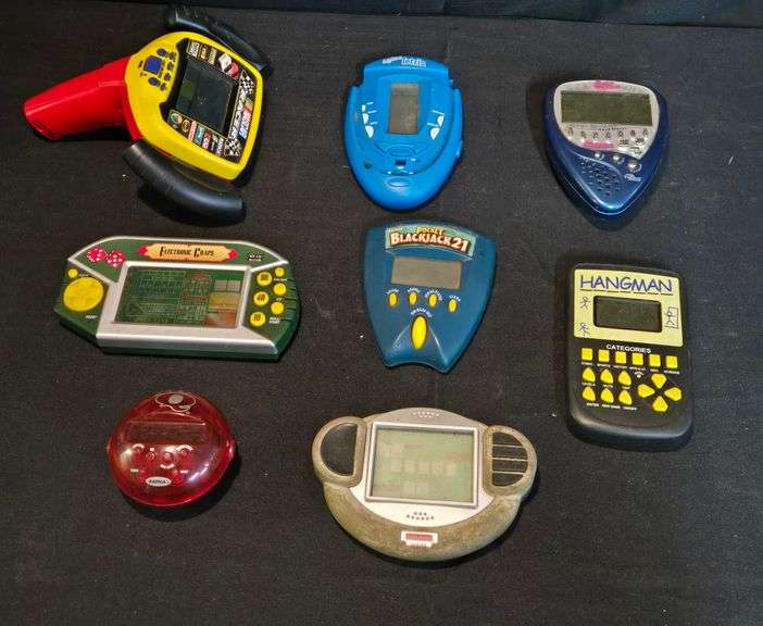 Group Of Handheld Electronic Games - Oberman Auctions