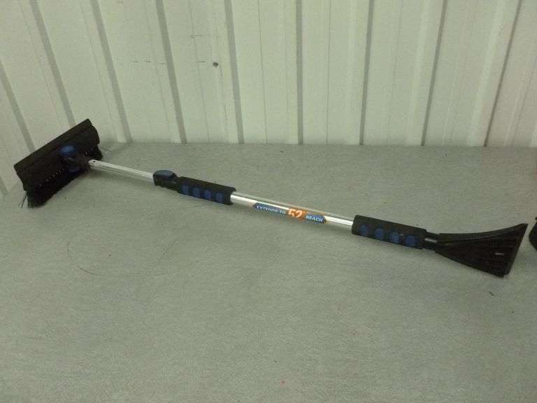 Heavy Duty Telescoping Windshield Scraper - Oberman Auctions