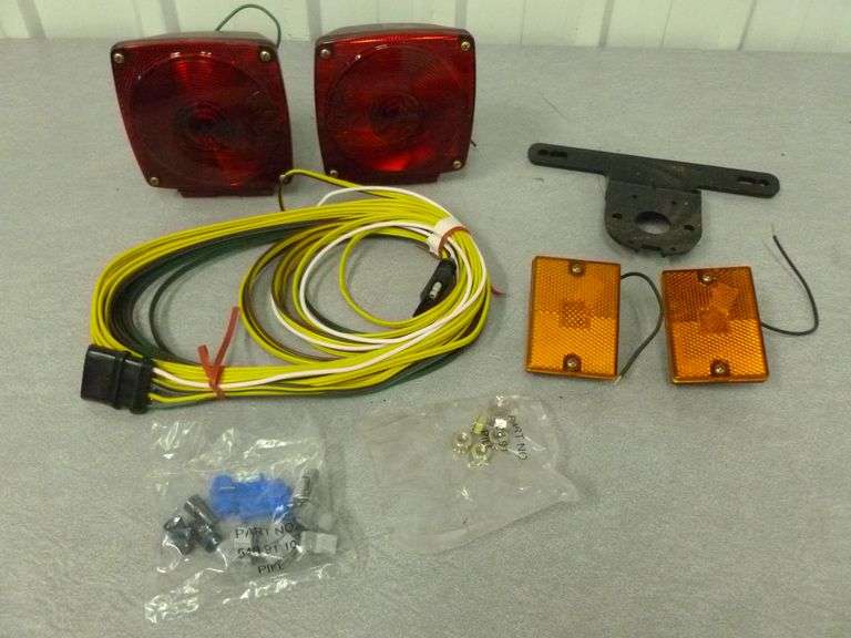 New Peterson Trailer Light Assembly With Wire - Oberman Auctions