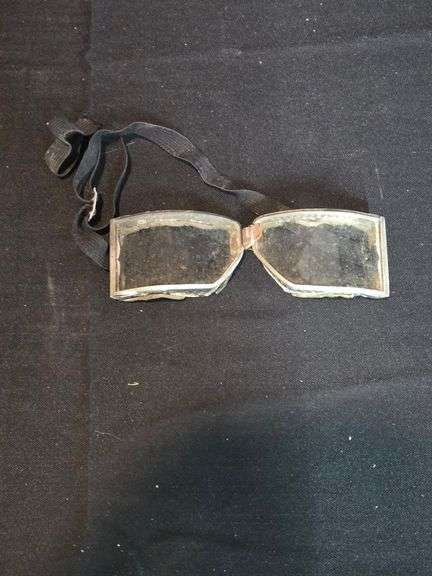 Vintage Diving Goggles - Oberman Auctions