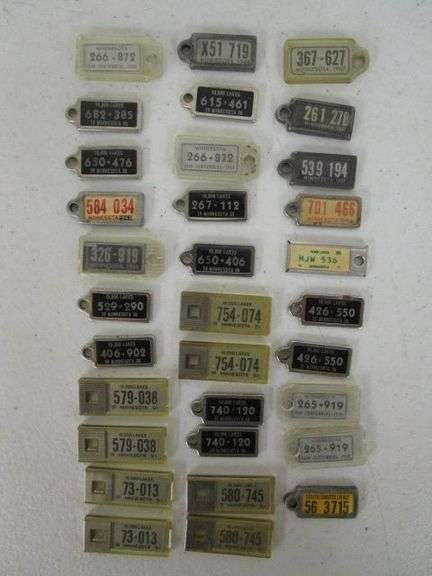 32 - License Plate Key Ring Tags From The 1940's & 50's - Oberman Auctions