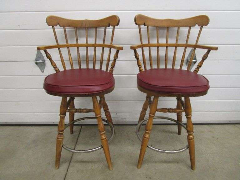 Pair of Maple Early American Style Swivel Bar Stools - Oberman Auctions