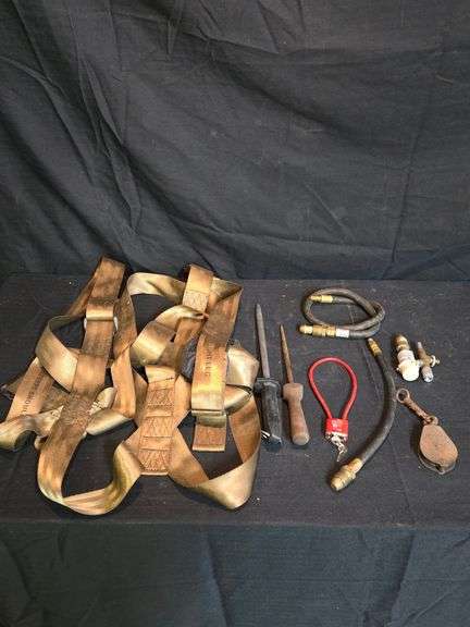 Safety Harness & Tools - Oberman Auctions