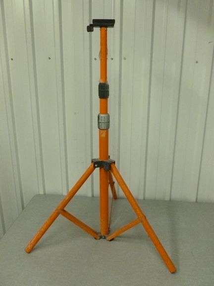 Heavy Duty Shop Light Tri - Pod Stand - Oberman Auctions