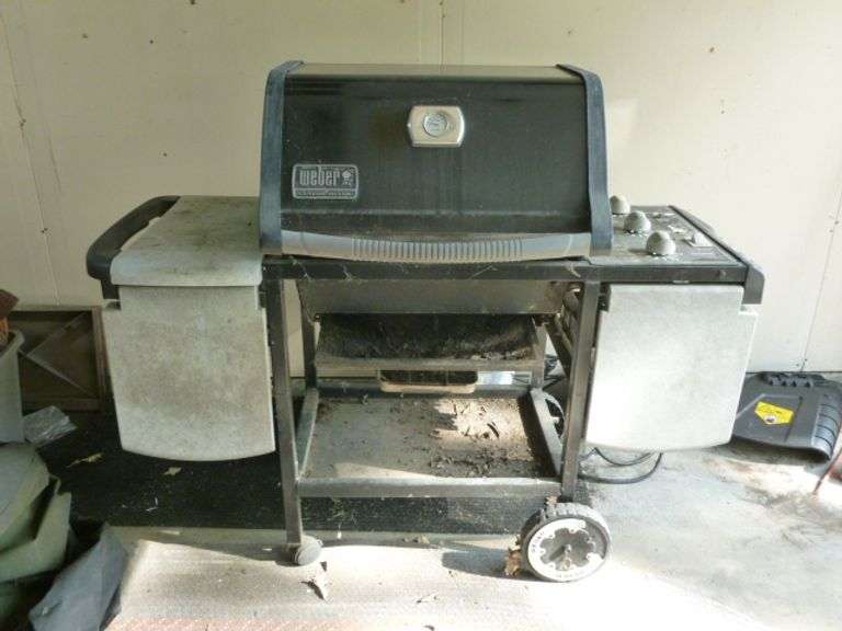 Weber Genesis Silver Gas Grill / With Near Full Tank - Oberman Auctions