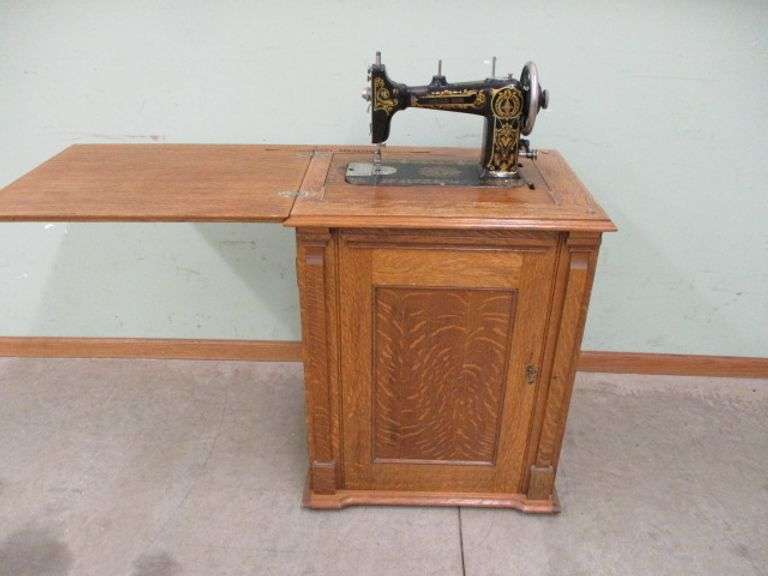 Damascus Grand Treadle Sewing Machine In A Quarter Sawn Oak Cabinet ...