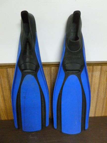 (2) Large Mares Swimming Flippers - 27" L - Oberman Auctions