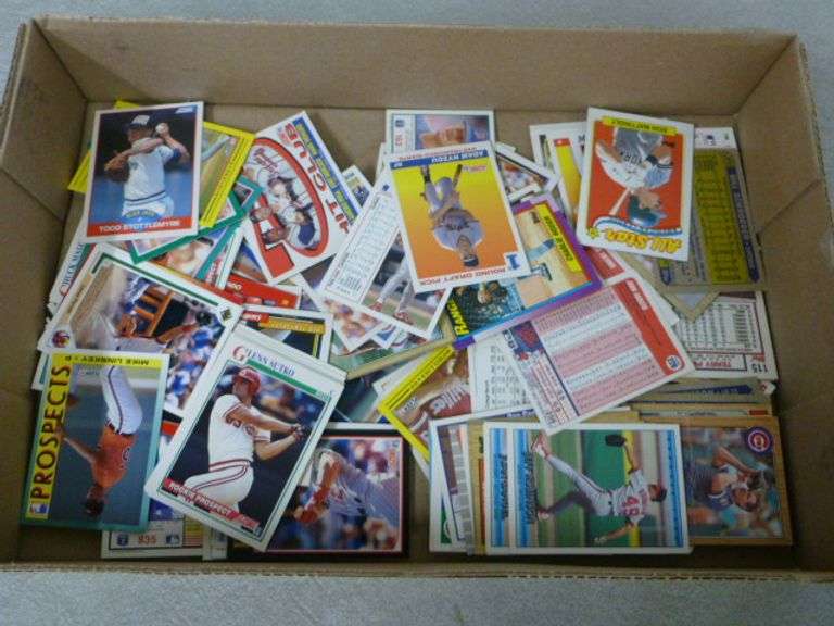 Large Group Of Collectible MLB - Baseball Sports Cards - Oberman Auctions