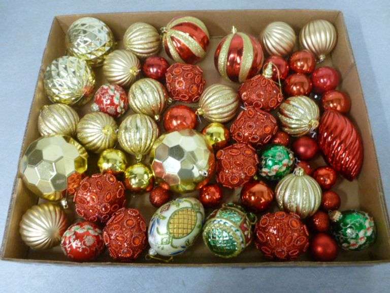 Large Group Of Nice Christmas Tree Bulbs / Ornaments - Oberman Auctions