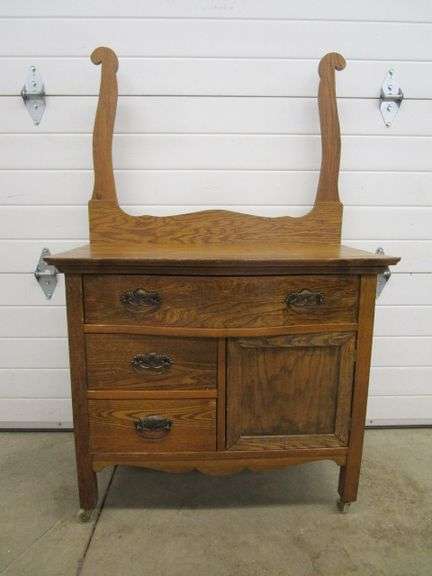 Oak 3 Drawer 1 Door Commode - Oberman Auctions