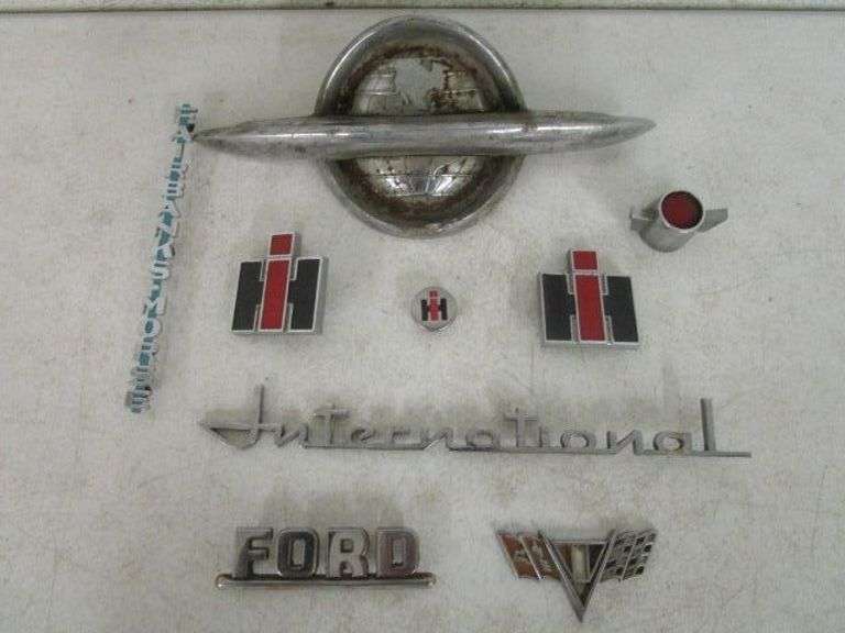 Vintage Automotive Emblems - Oberman Auctions