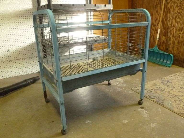 Large Portable Metal Rabbit / Pet Cage - Oberman Auctions