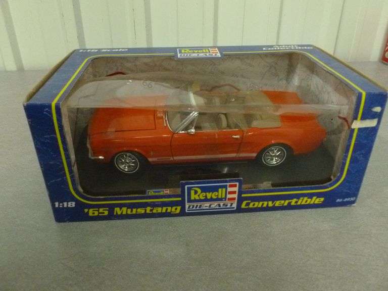Large Revell - 1965 Mustang Convertible 1/18th Scale Die Cast Metal Car ...