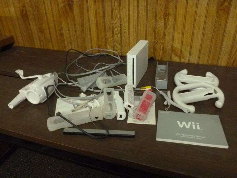 Nintendo Wii Game Console / 3 Controllers / Fishing Controller ...