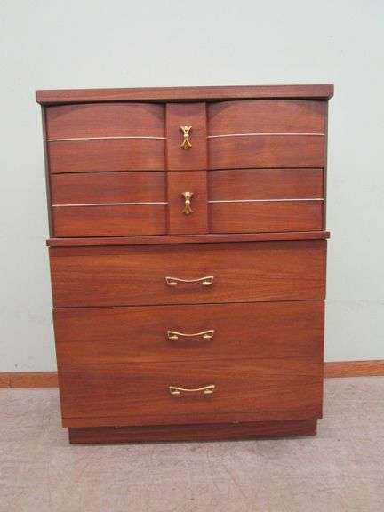 MCM Walnut 4 Drawer Chest - Oberman Auctions