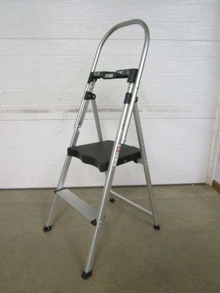 Gorilla Easy Reach 2 Step Folding Ladder - Oberman Auctions