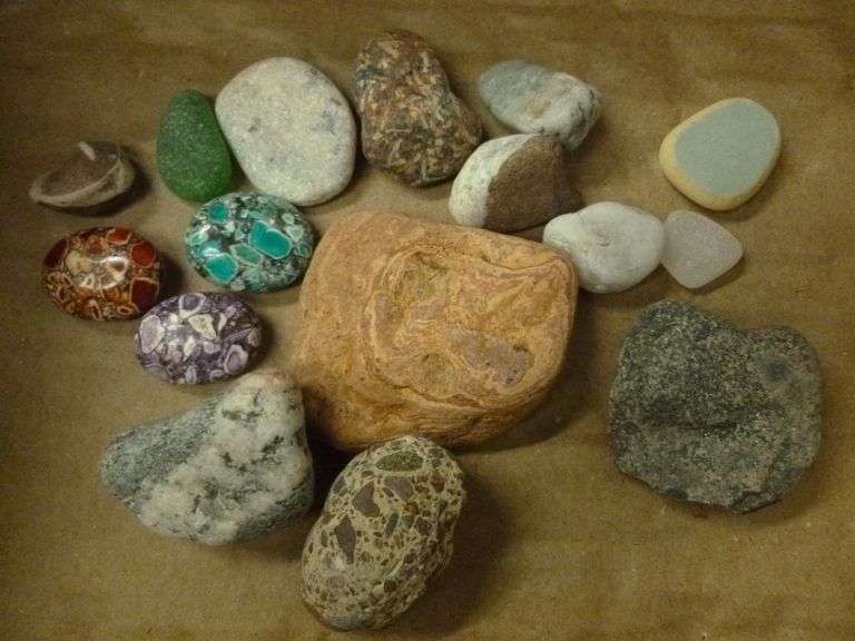 Group Of Collector Rocks - Oberman Auctions