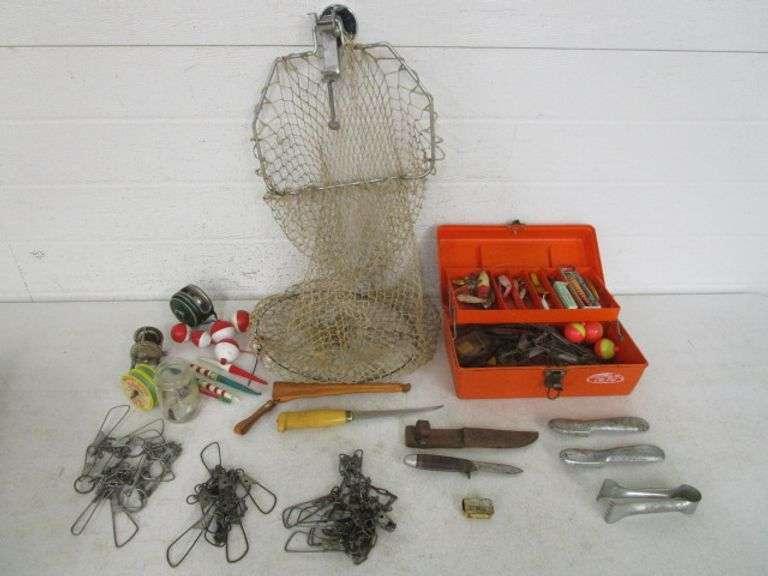 Old Pal Tackle Box w/Assorted Fishing Tackle - Oberman Auctions