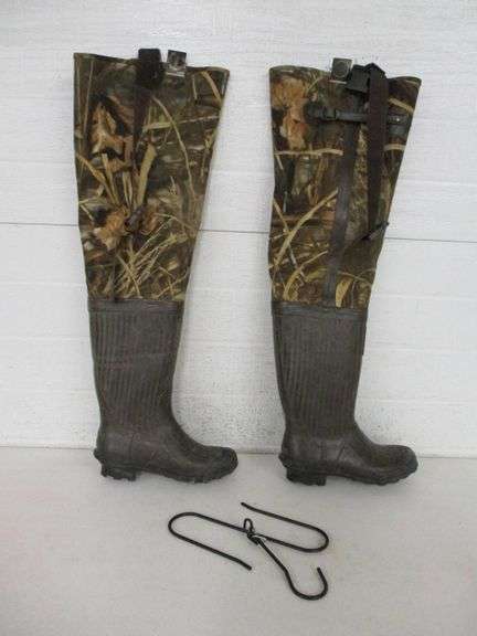 Pair of Mad Dog Gear Camouflage Hip Waders - Size 8 - Oberman Auctions