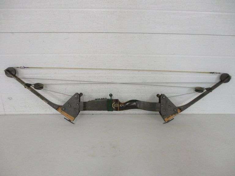 Compound Bow - Oberman Auctions