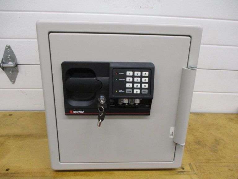 Sentry Digital & Key Safe - Oberman Auctions