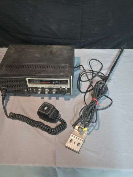 Realistic TRC-432 CB Base Station - Oberman Auctions