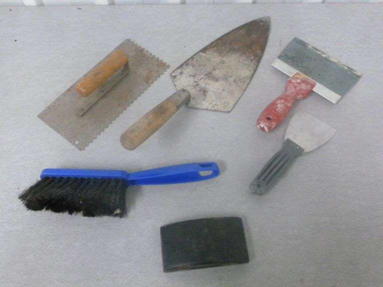Group Of Mudding Trowels - Oberman Auctions