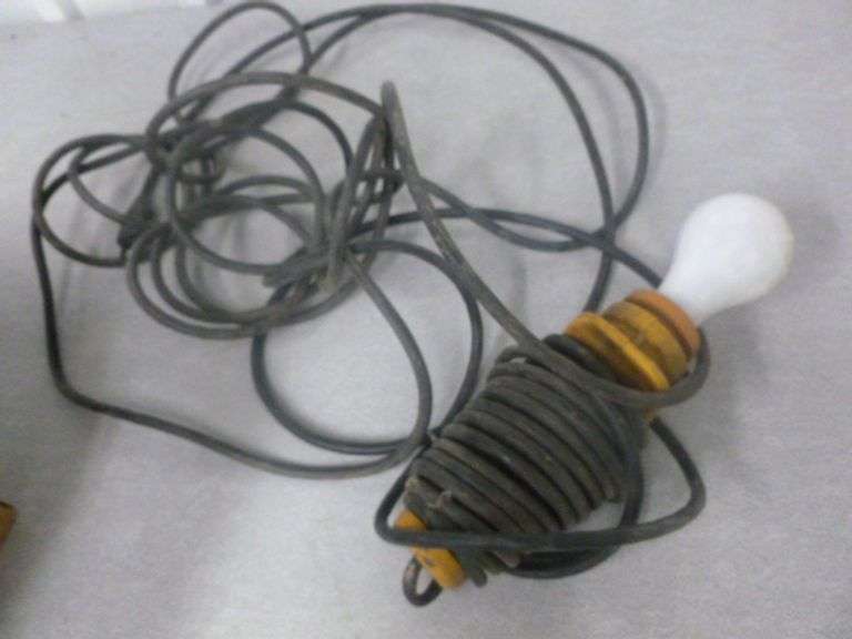 Woodhead - Protex Shop Light With 25+ Ft Cord - Oberman Auctions